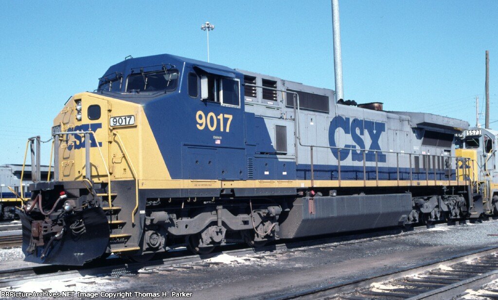 CSXT 9017 CW44-9